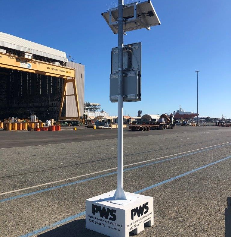 Solar Road Signs and Road Markers : Solar radar speed sign