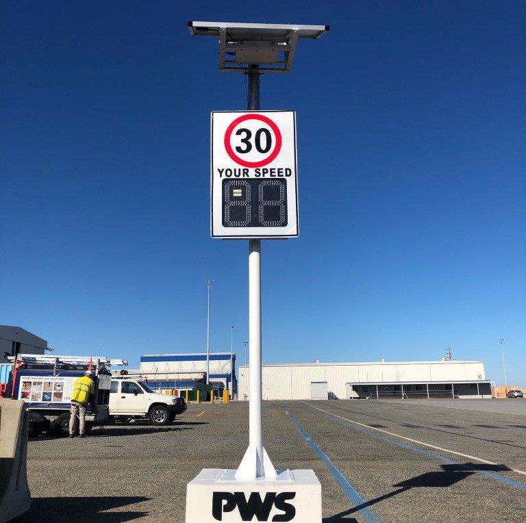 Solar Road Signs and Road Markers : Solar radar speed sign